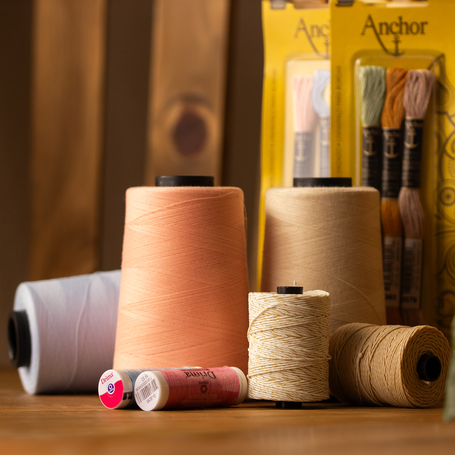 MAKOR - Distribuidora Mayorista de Mercería. N° 1 en venta de Lana.